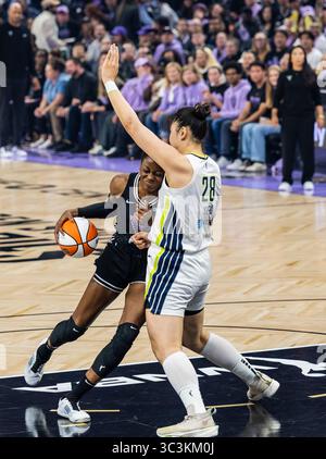 Golden State Valkyries center Temi Fagbenle, right, leads a team huddle ...