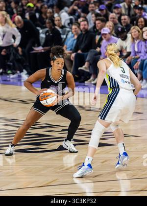 Golden State Valkyries guard Veronica Burton, second from right, is ...