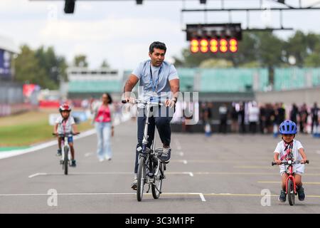 Karun Chandhok with his family riding bikes on the track during the ...