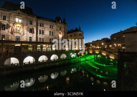 River Ljubljanica bank Triple Bridge in old city center in Ljubljana ...