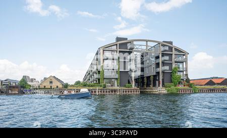The former torpedo boat hall with modern waterfront apartments ...