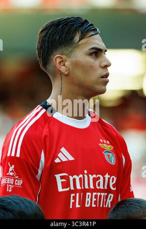 Enzo Barrenechea (R) of SL Benfica seen in action during the UEFA ...