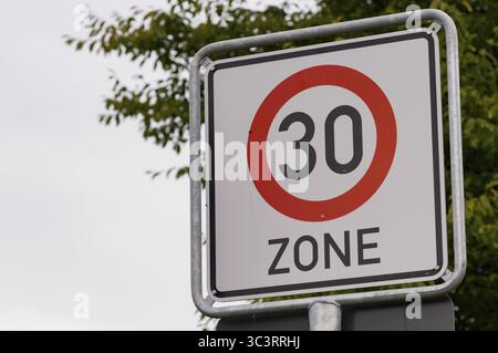 Road sign showing the speed limit in the metric system Stock Photo - Alamy