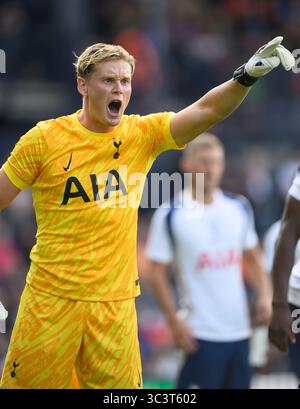 Tottenham Hotspur goalkeeper Antonin Kinsky before the Premier League ...
