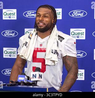 New York Giants linebacker Kayvon Thibodeaux (5) reacts as he is ...