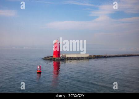 red lighthouse on south bull wall, dublin Stock Photo - Alamy