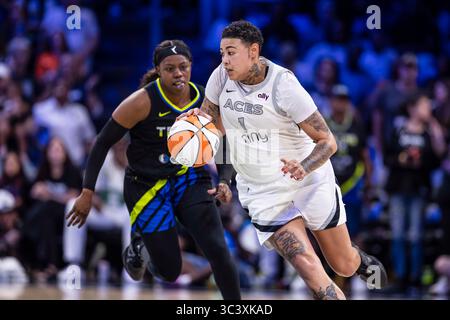 Las Vegas Aces forward Kierstan Bell (1) plays against the Golden State ...