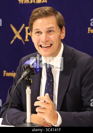 Chairman of the Nobel Committee, Jørgen Watne Frydnes, announces that ...