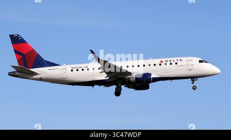 Delta Airlines Logan International Airport Boston Stock Photo - Alamy