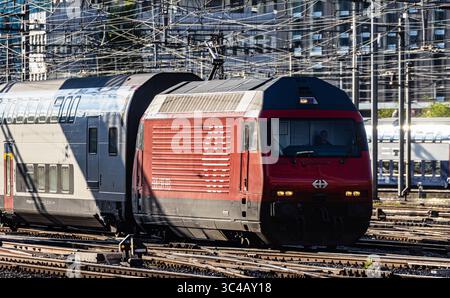 Zurich, Switzerland, 18th Apr 2025: An SBB locomotive 2000 (SBB Re 460 ...
