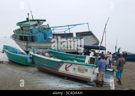 A longliner, the Manta, gets maintenance on Playita Mia, a beach on the ...