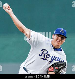 Kansas City Royals pitcher Brad Singer throws during an intrasquad ...