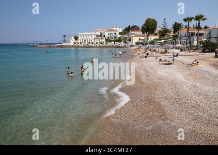 Beach in Spetses Town, Spetses, Saronic Islands, Greece Stock Photo - Alamy