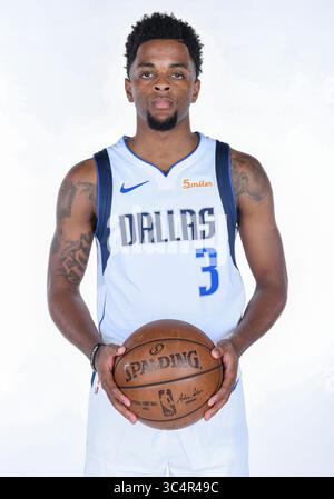 Sept 21, 2018: Dallas Mavericks guard Devin Harris #34 poses during the ...