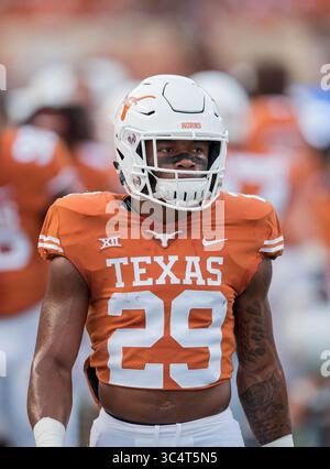 Texas defensive back Josh Thompson runs the 40-yard dash during the NFL ...