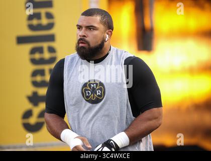 Pittsburgh Steelers defensive tackle Cameron Heyward, left, and Keeanu ...
