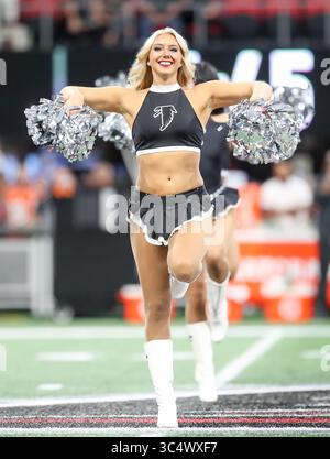 Cheerleaders perform before an NFL football game between the Kansas ...