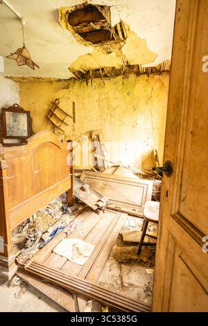 Urbex, abandoned old house somewhere in Belgium Stock Photo - Alamy