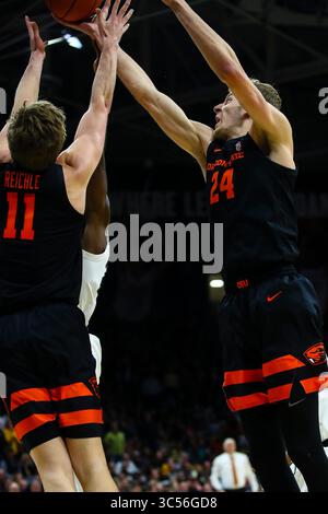 January 05, 2020: Oregon State's Zach Reichle is guarded by Colorado's ...