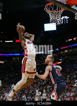 Washington Wizards forward Davis Bertans (42) and Brooklyn Nets guard ...