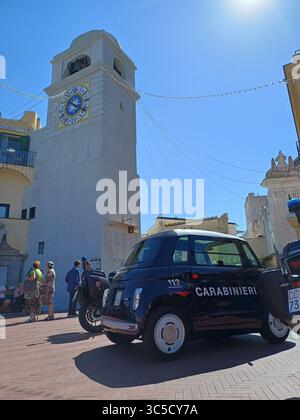 Italian police. New Fiat Topolino carabinieri. Isola di Capri, Italia ...