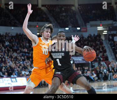 Mississippi State forward Reggie Perry (1) goes after a rebound during ...