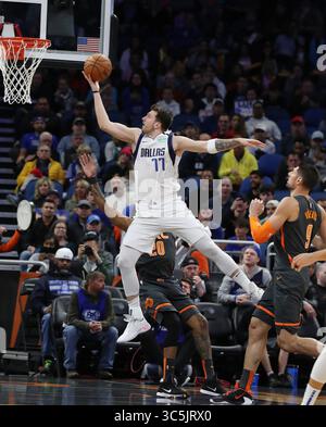 Dallas Mavericks' Luka Doncic (77) handles the ball during an NBA ...