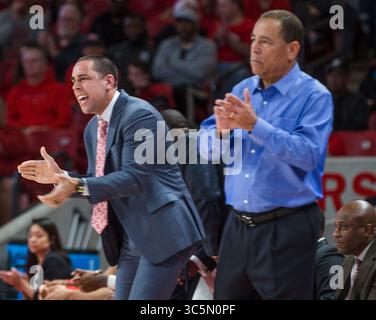 Houston head coach Kelvin Sampson during an NCAA college basketball ...