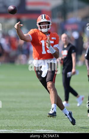 Cleveland Browns quarterback Joe Flacco smiles before an NFL football ...