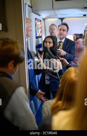 Air Force One with President Donald Trump aboard arrives at Lehigh ...