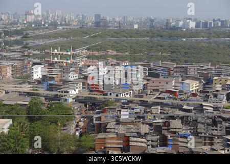 Dharavi, largest slum in Asia with up to 600, 000 people living in ...