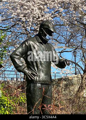 A statue of Fred Lebow, the founder of the New York Marathon, is ...