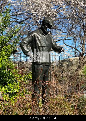 A statue of Fred Lebow, the founder of the New York Marathon, is ...