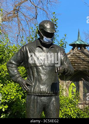A statue of Fred Lebow, the founder of the New York Marathon, is ...