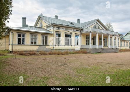 Old Harju manor house in cloudy spring weather, Ravijoki, Finland Stock ...