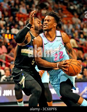 The Miami Heat's Jimmy Butler (22) drives against the Toronto Raptors ...