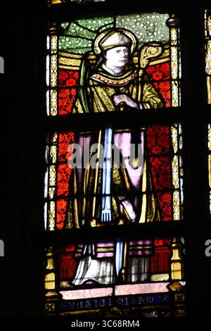 La Collégiale Sainte Waudru de Mons en Belgique est un édifice ...