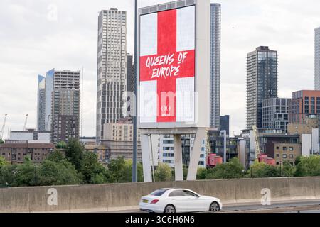 Ocean Outdoor Digital Billboards Display England Flag and ...