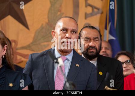 Texas Rep. Al Green speaks during a news conference in Chicago on ...