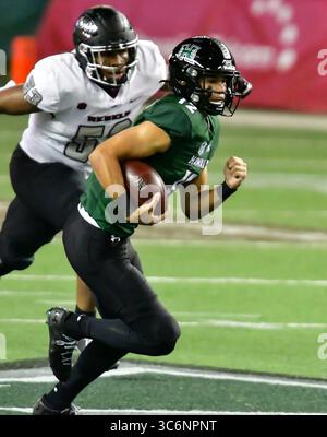 Hawaii quarterback Chevan Cordeiro (12) during an NCAA football game ...