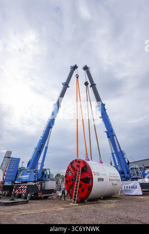 Weighing 130 tonnes, seven metres long and four metres in diameter ...