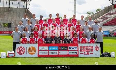 coach Uwe KOSCHINAT (RWE) Football, DFB Pokal, 1st main round, Rot ...