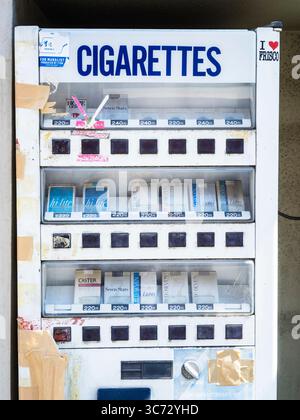 Historic cigarette vending machine in Japan Stock Photo - Alamy