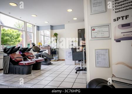 ROTTERDAM - A hair salon hairdresser ANP /HOLLANDSE HOOGTE /ROBIN ...