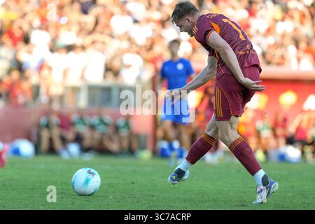 Evan Ferguson of AS Roma scores a goal of 0-1 during US Lecce vs AS ...