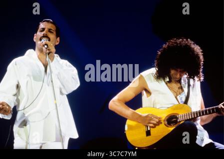 LIVE AID Wembley Stadium 13 July 1985. Clearing up.Photo Hanne Jordan ...