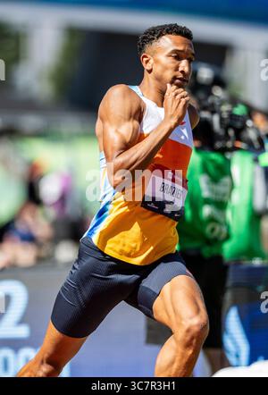 Donavan Brazier (USA) runs the 800 meter semi-final round in a time of ...
