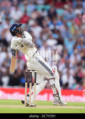 India's Washington Sundar bats on day two of the second cricket test ...