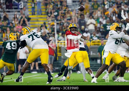 Green Bay Packers quarterback Malik Willis warms up before an NFL ...