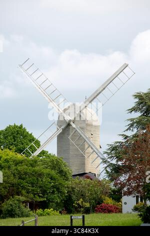 England, Essex, Finchingfield, sign and bridge over river Pant Stock ...